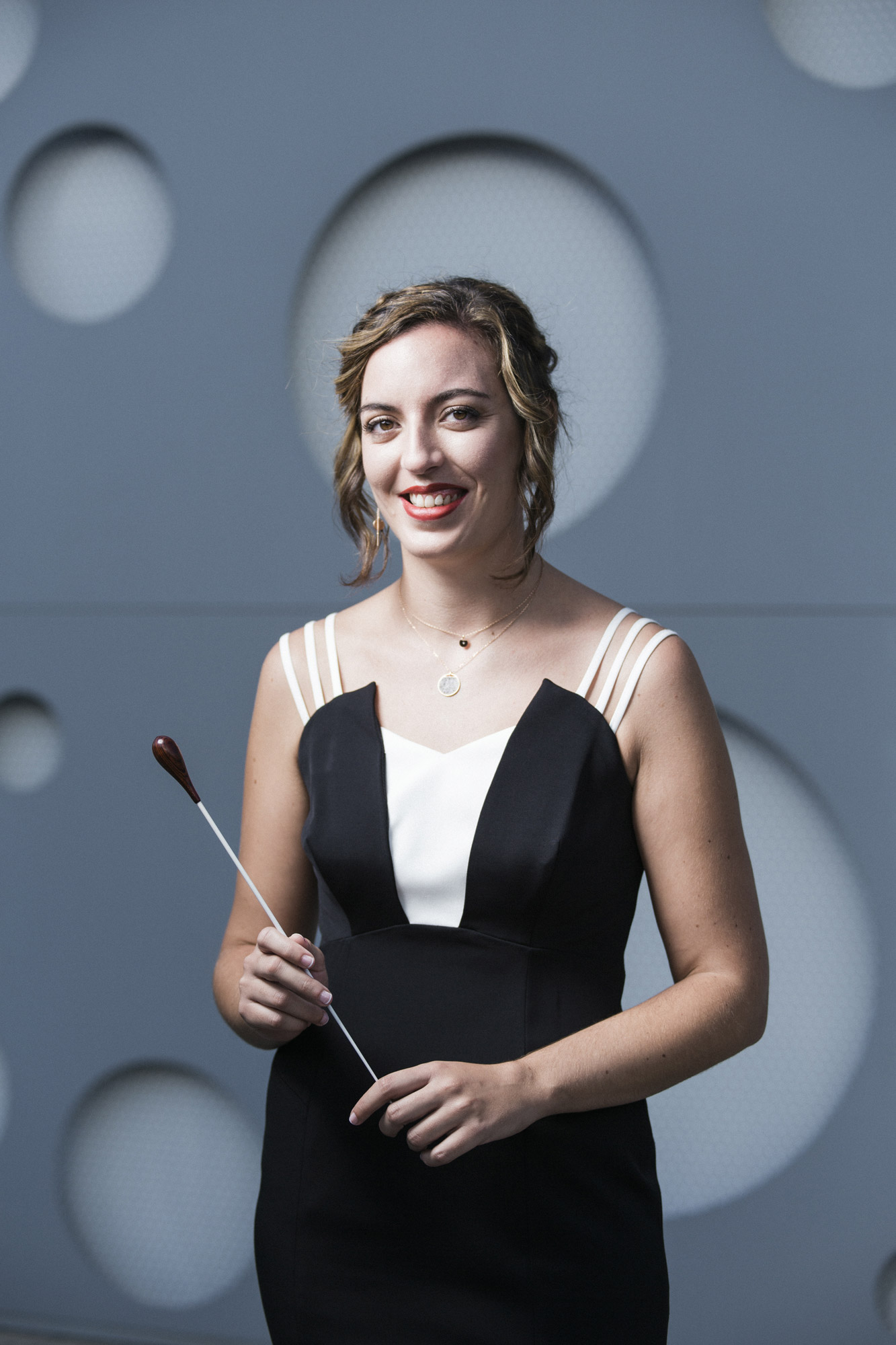 Biografía | Lara Diloy - Directora de Orquesta